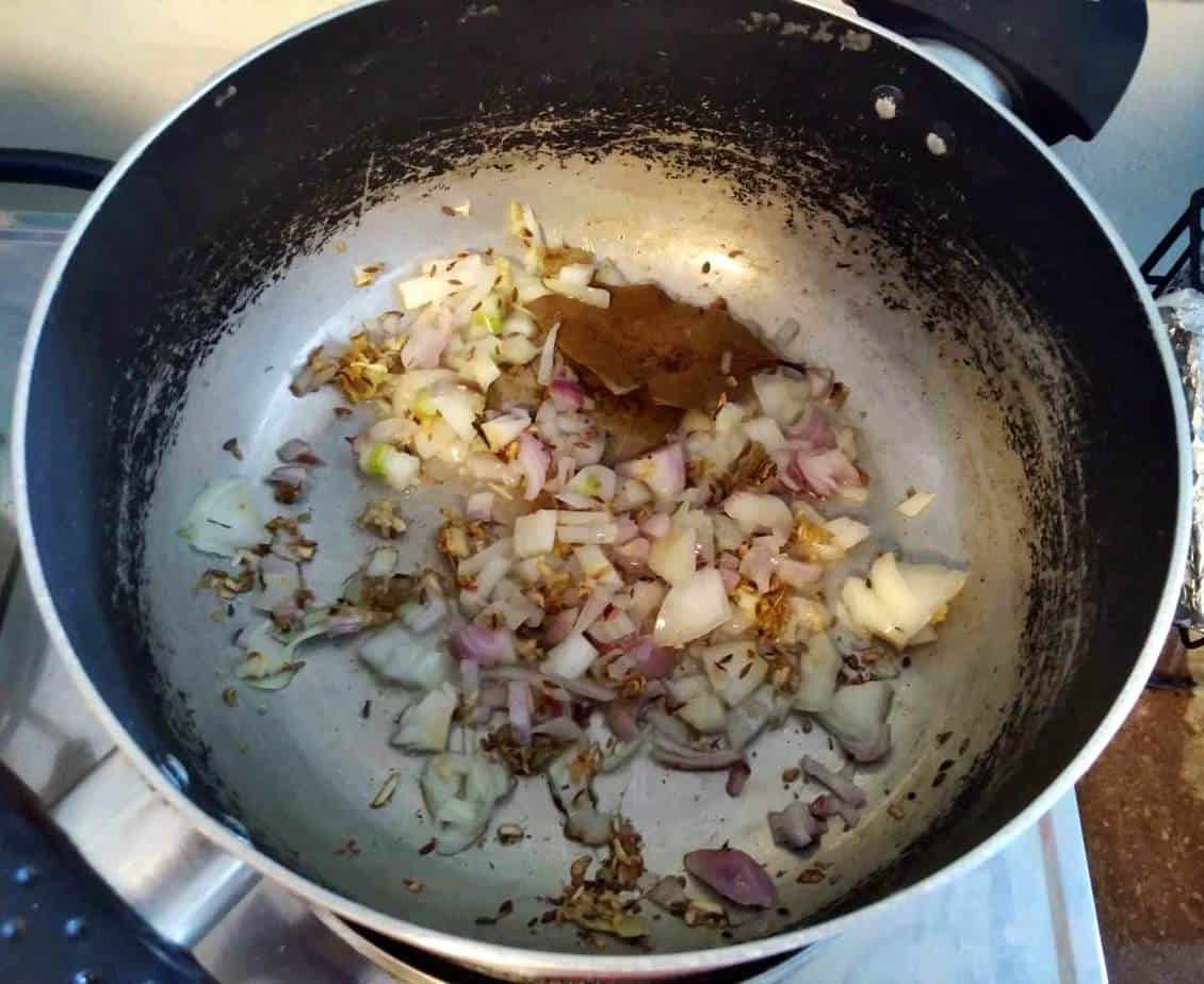 Aloo Chole Recipe (Potato & Chickpeas Curry) - The Odehlicious