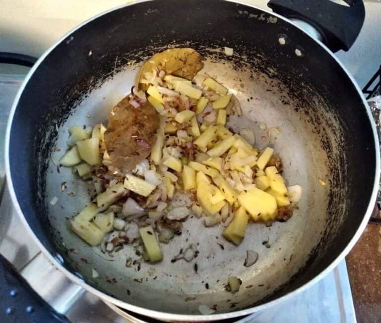 Aloo Chole Recipe (Potato & Chickpeas Curry) - The Odehlicious