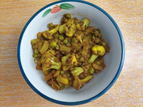 Aloo Gobi Matar (Cauliflower Potato Pea Curry) - The Odehlicious